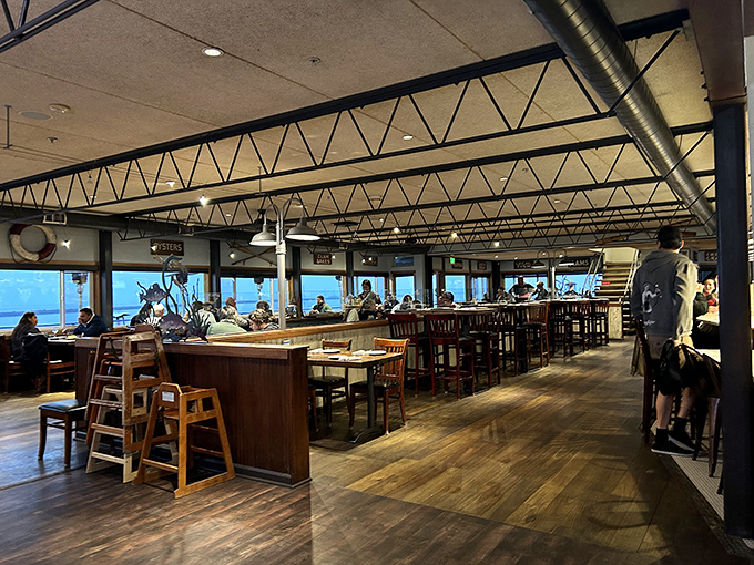 Simple wooden tables and metal chairs say, "We're serious about the food, not the frills." The kind of unpretentious dining room where seafood memories are made.