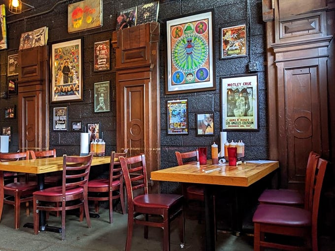 Rock and roll meets BBQ in this shrine to both passions. Concert posters line the walls while wooden tables stand ready for the carnivorous symphony about to unfold.
