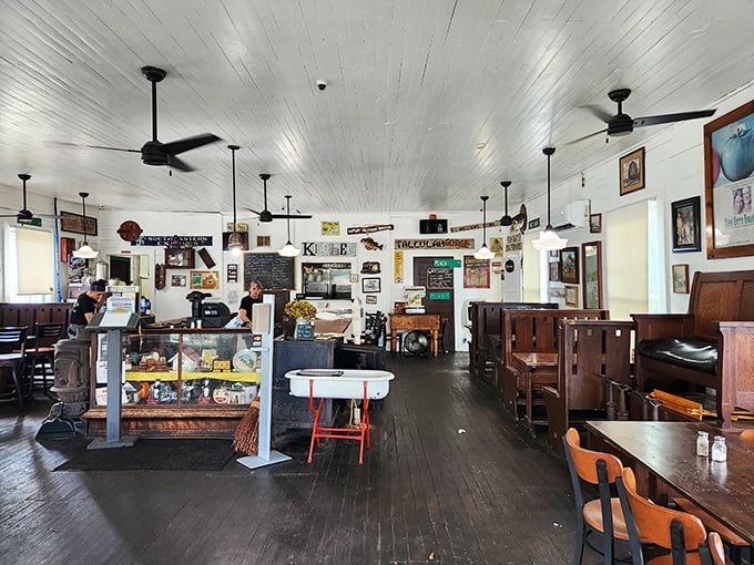 Where time stands still but ceiling fans keep spinning. Memorabilia-covered walls and worn wooden floors tell stories of countless satisfied diners who came before you.