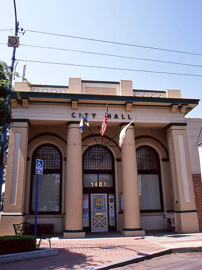 Kingsburg's City Hall could double as a small-town bank from a Frank Capra film. Swedish flag proudly flies alongside Old Glory.