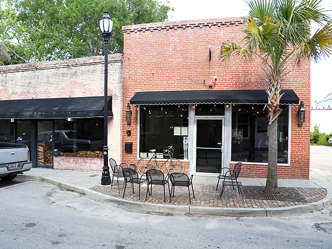 This cozy brick corner caf&eacute; looks like it was designed specifically for lingering conversations and people-watching. The outdoor seating practically begs you to sit awhile.