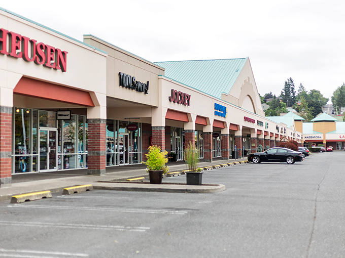 Eddie Bauer, Bath & Body Works, and more await under those distinctive teal roofs &ndash; like a bargain hunter's Emerald City.