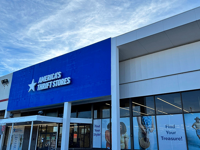 Find Your Style! Find Your Treasure!&mdash;the windows whisper promises that your wallet will definitely want to hear.