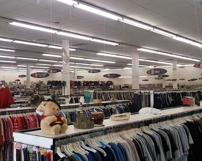 Welcome to the promised land of secondhand shopping! Row after row of clothing stretches toward the horizon, each rack a potential goldmine of fashion finds.
