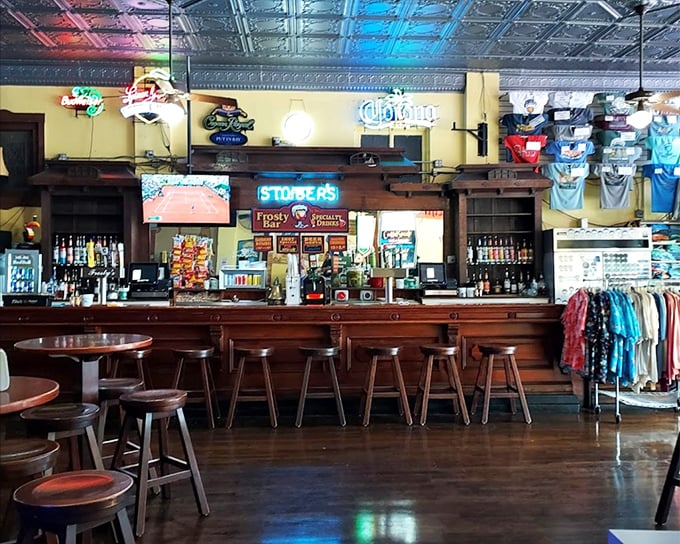 Inside Frosty's, the classic tin ceiling and wooden bar stools tell stories of island summers past. This is where memories are made, one pizza at a time.