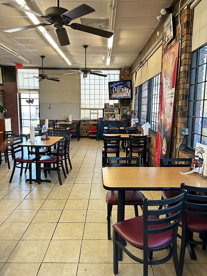 Simple tables, ceiling fans, and zero pretension&mdash;just the way a temple of fried chicken should be. The focus here is squarely on the food.