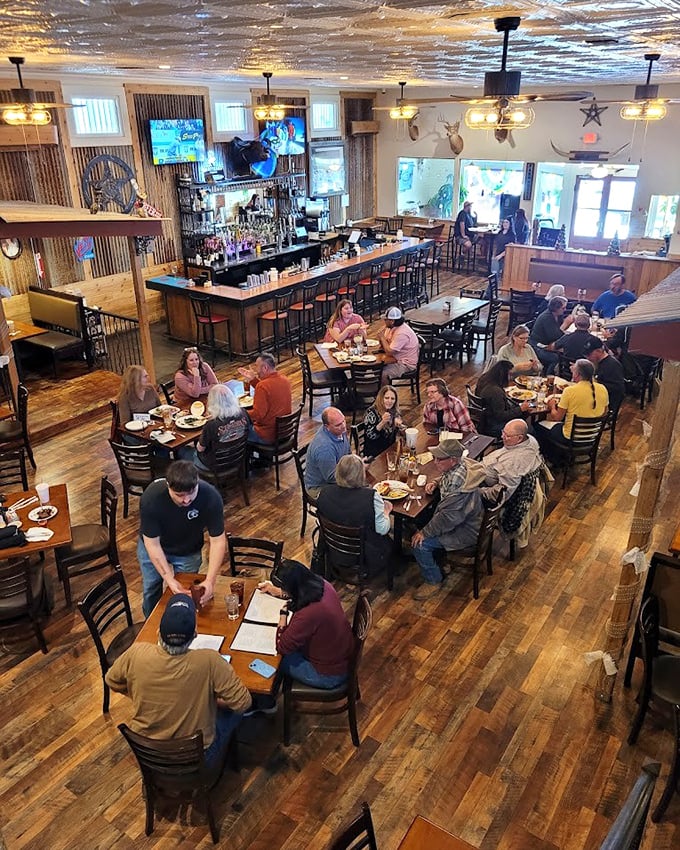 Where cowboy culture meets comfort food – Trail Boss's interior strikes that perfect balance between rustic charm and "I could stay here all afternoon" coziness.