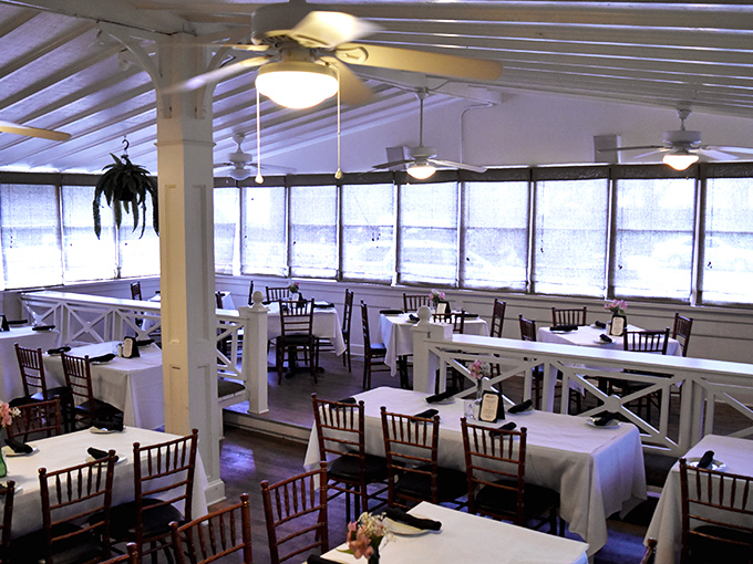 White tablecloths and natural light create the perfect stage for Oscar's prime rib performance to unfold.