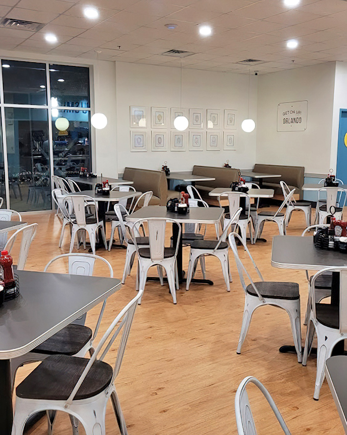 Clean lines, modern farmhouse vibes, and not a sticky table in sight. The kind of breakfast joint where you can bring both your foodie friend and picky in-laws.