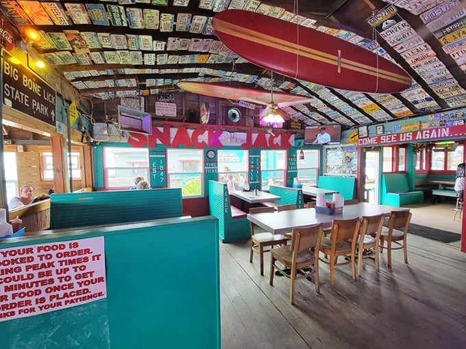 License plates from across America create a road-trip mosaic overhead, while turquoise booths invite you to settle in for seafood that's worth the journey.