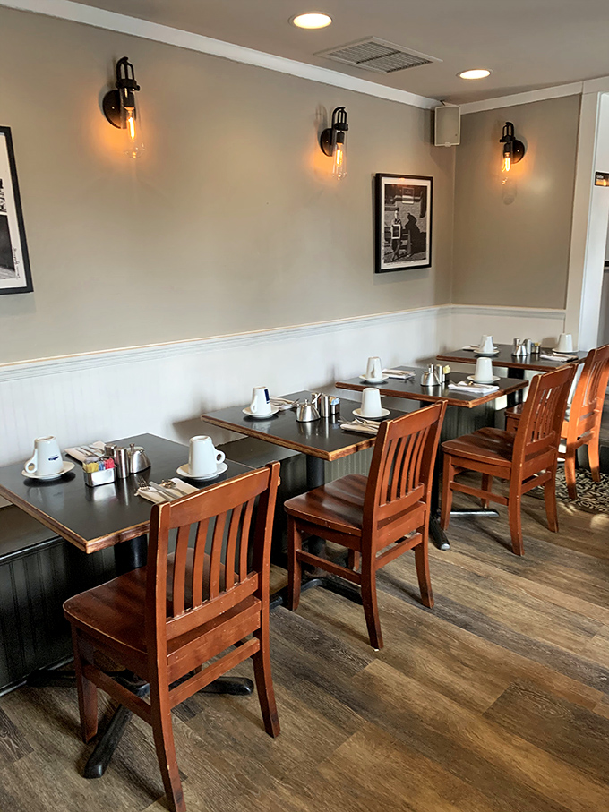 This interior proves that comfort food deserves comfortable seating &ndash; those Edison bulbs know what they're doing.