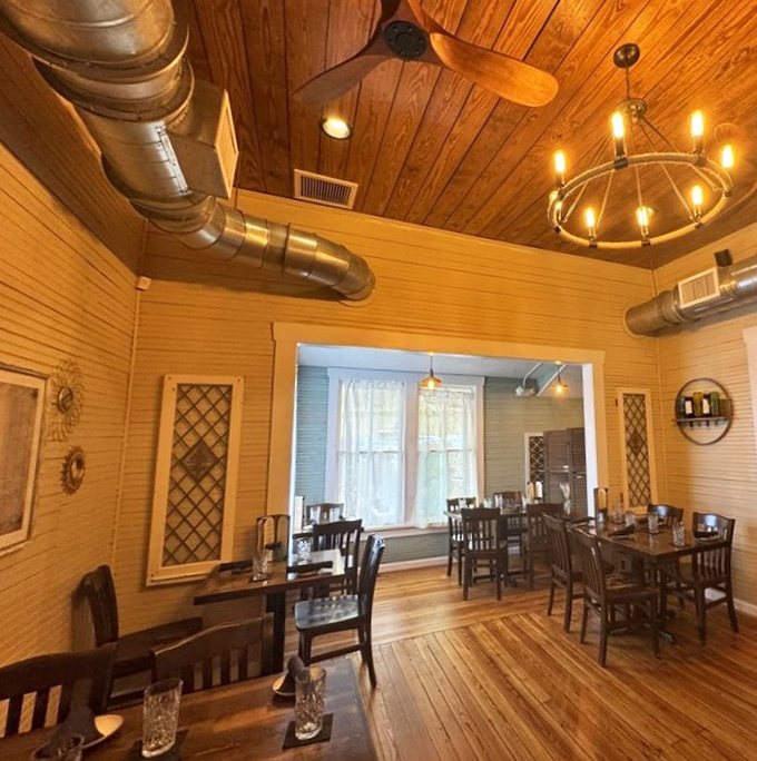 Wood-paneled walls and no-nonsense tables create the perfect backdrop for culinary magic&mdash;like finding Havana in a time capsule.