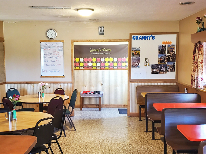 Inside, the nostalgic classroom-style board and simple furnishings create that rare atmosphere where time slows down just enough for proper pie appreciation.