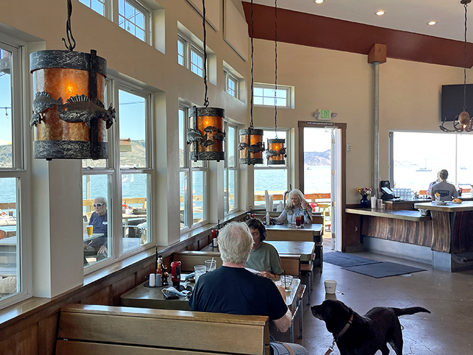 Inside, nautical-inspired pendant lights cast a warm glow while panoramic windows frame the real star&mdash;that magnificent Pacific backdrop.