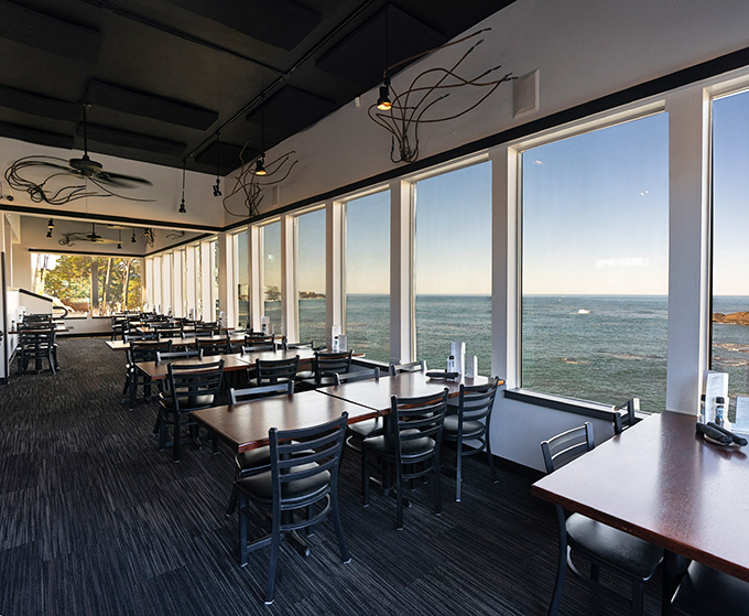 Million-dollar views come standard with every meal. The floor-to-ceiling windows transform ordinary Tuesday lunches into breathtaking oceanic experiences.