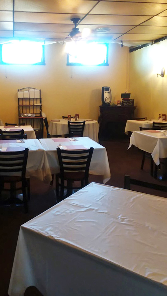 White tablecloths and comfortable chairs create the perfect stage for Pennsylvania's most underrated sandwich theater performance.