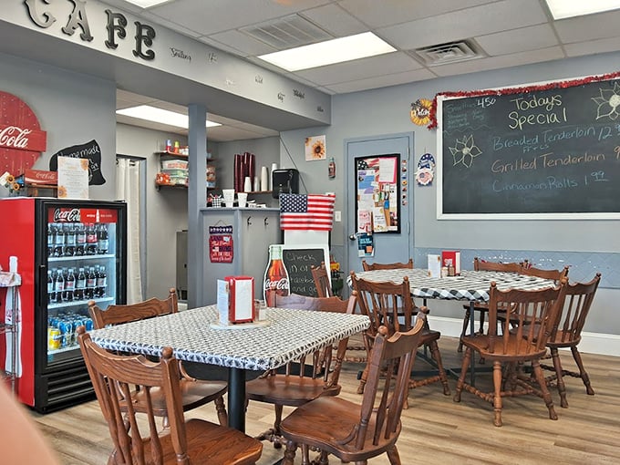 Classic Americana comes alive inside with checkered tablecloths, wooden chairs, and a chalkboard menu that promises comfort without pretension.