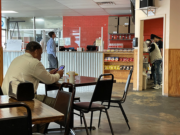 Simple tables, corrugated metal, and the anticipation of greatness. In Memphis barbecue joints, minimalist d&eacute;cor means they're saving all the artistry for your plate.