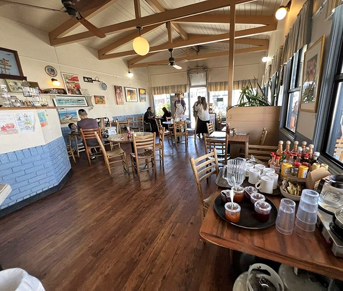 Wooden beams, local art, and the buzz of happy diners. Inside Linda's, every corner feels like you've been welcomed into someone's particularly delicious home.