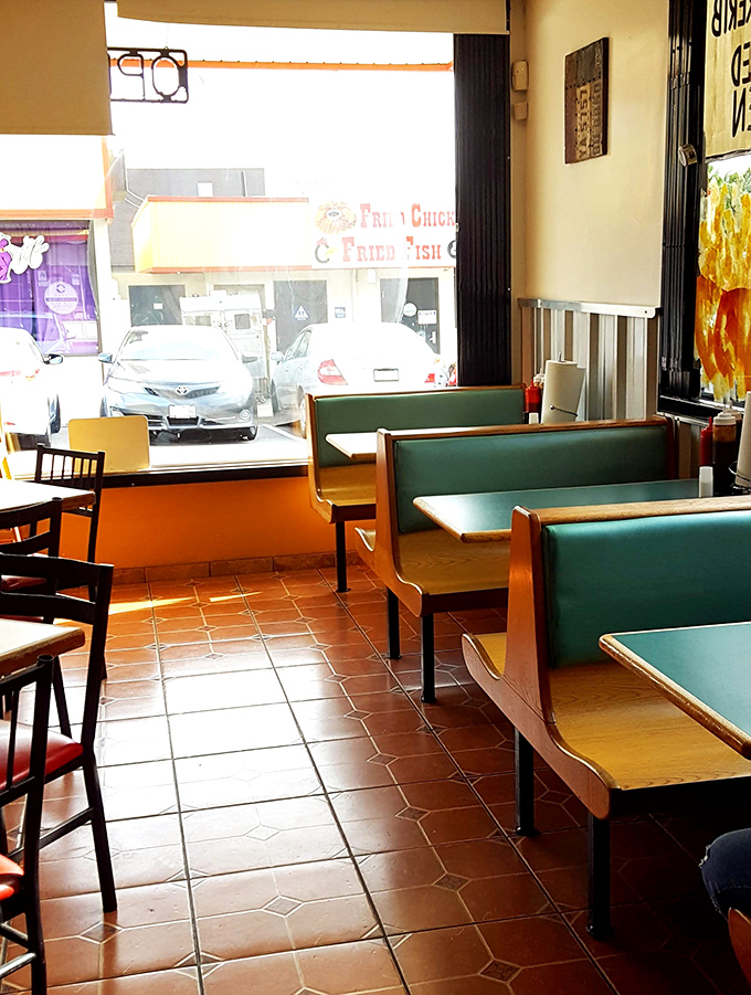 Simple booths and no-nonsense decor tell you everything you need to know&mdash;they're focusing on the food, not fancy furniture.