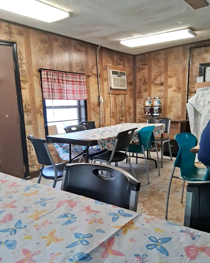 Wood paneling that's absorbed decades of smoky goodness&mdash;these walls could tell stories that would make your mouth water.