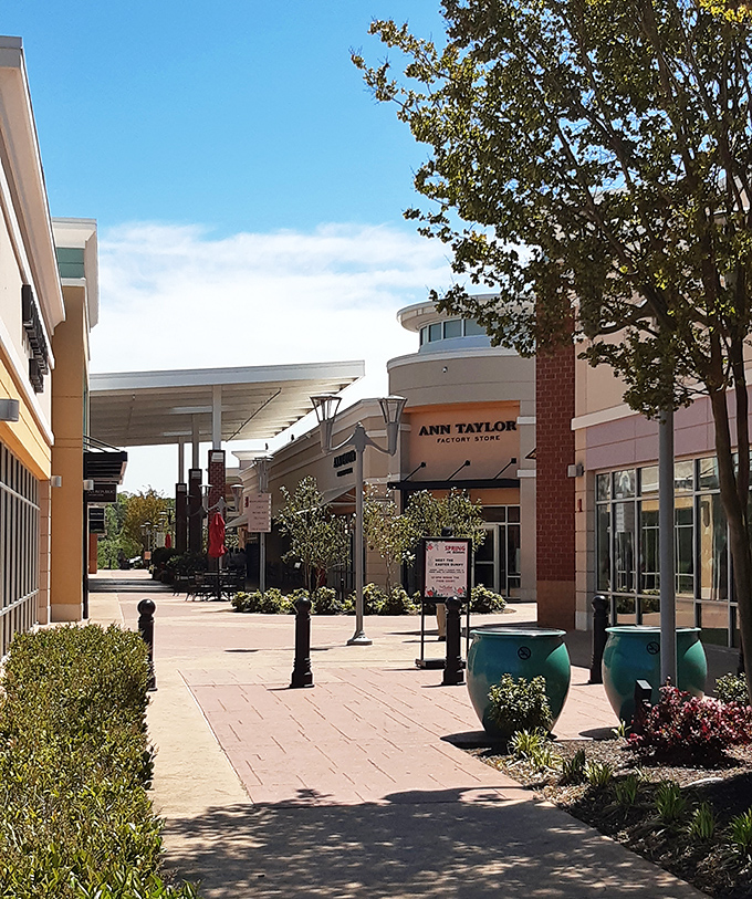 Strolling through these meticulously landscaped promenades feels more like a resort than a shopping center. Those turquoise planters aren't just pretty faces!