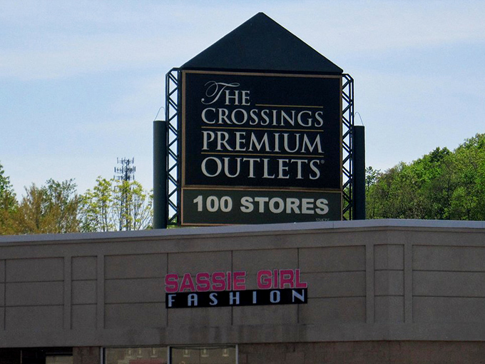 The sign doesn't lie&mdash;100 stores of retail therapy await, with Sassie Girl Fashion just one stop on this marathon shopping adventure.