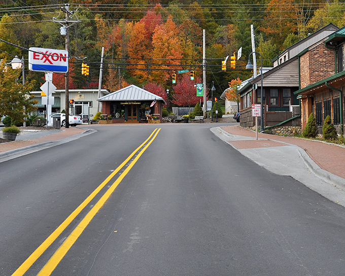 Banner Elk's autumn streets paint themselves in nature's most spectacular palette every fall season.