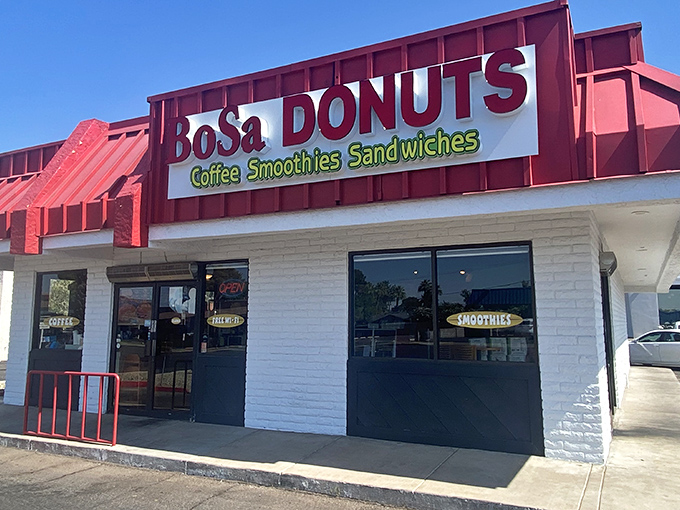 BoSa's bright red roof has been guiding hungry Phoenicians to donut paradise since before GPS was invented.