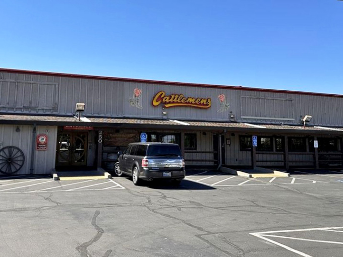 Cattlemen's in Dixon looks like the set of your favorite Western movie, but with better food and fewer shootouts.
