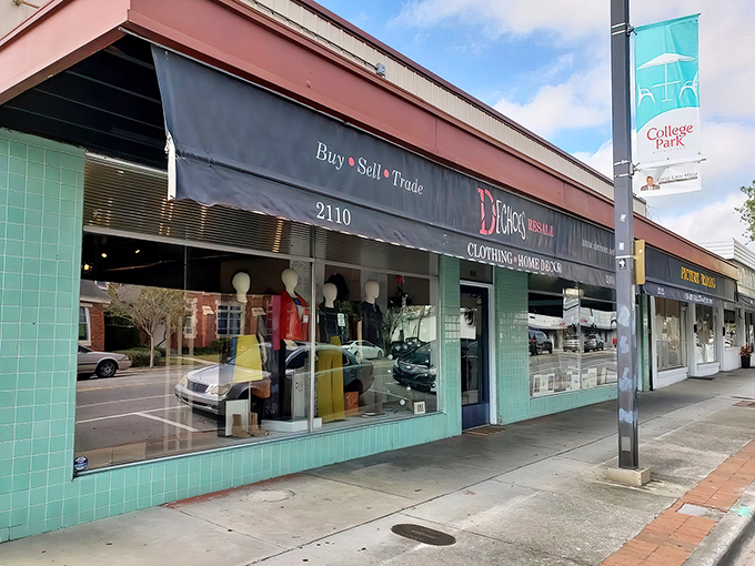 Dechoes Resale's turquoise charm beckons like a retro siren song calling all treasure hunters to come explore.