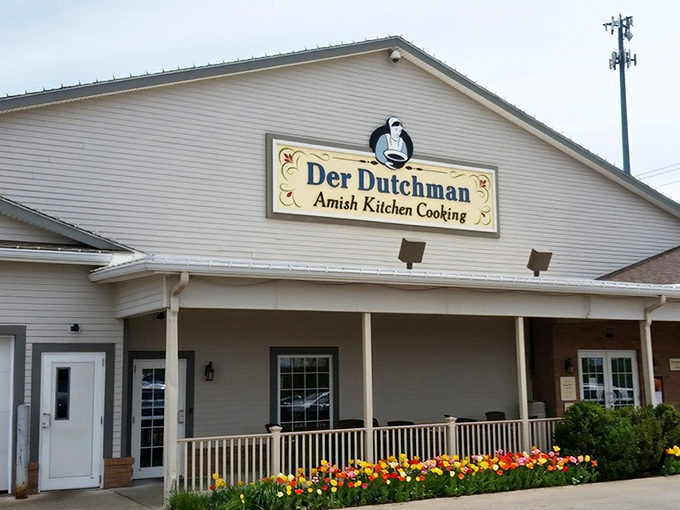 Der Dutchman's welcoming porch promises the kind of comfort food that makes everything right.