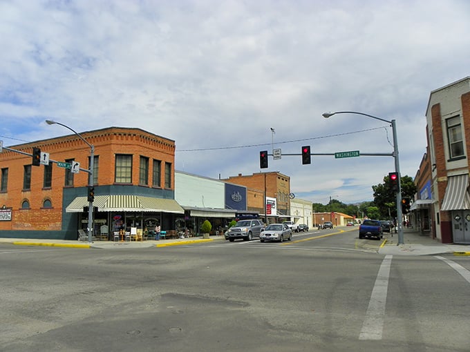 Corner conversations and coffee awaits! Emmett's brick-and-awning charm offers retirement-friendly prices that would make even Alex Trebek say, "What is affordable living?"