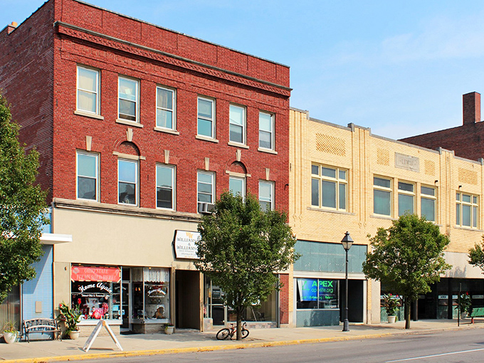 Marion's charming storefronts invite you to slow down and rediscover the joy of small-town shopping.