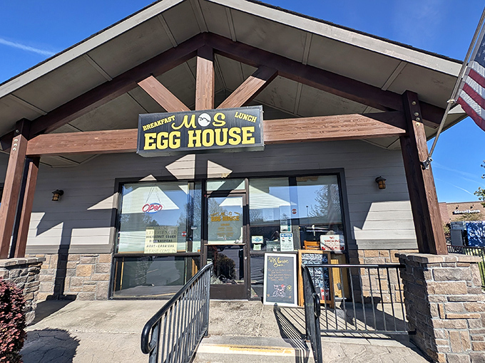 This cozy cabin-style exterior whispers "come in for comfort food" louder than any neon sign.