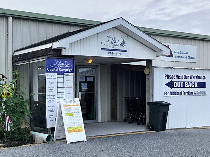 This unassuming thrift shop exterior hides a wonderland of secondhand surprises waiting for the right explorer.