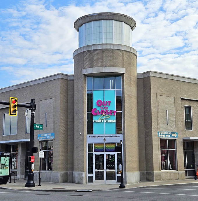 That cylindrical tower entrance says "Come on in!" louder than a carnival barker with a megaphone. 