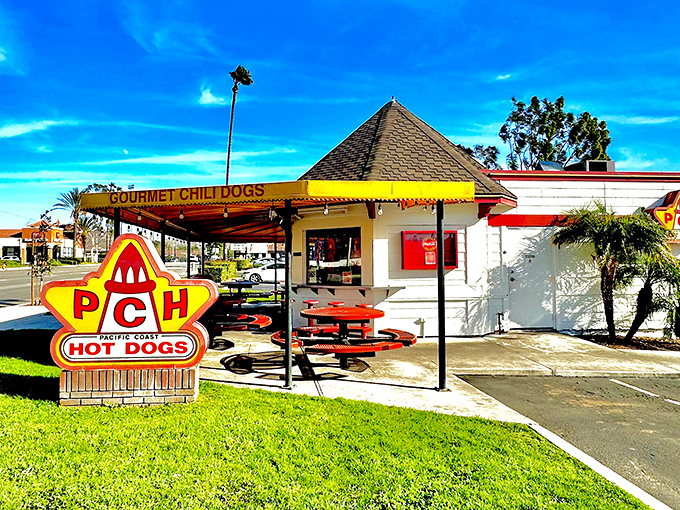 This pyramid-roofed gem proves that the best chili dogs often hide in the most unassuming roadside stands.