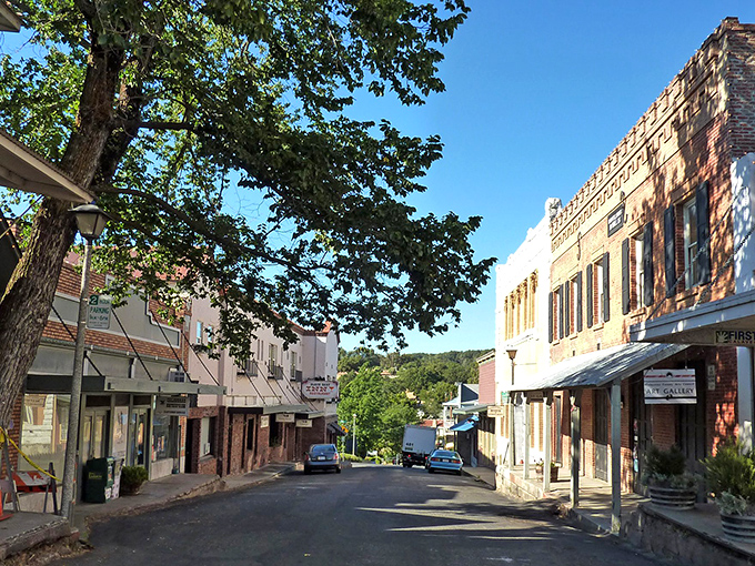 San Andreas' historic main street whispers tales of Gold Rush dreamers who struck it rich in charm.