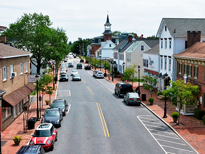 Smyrna's Main Street unfolds like a Norman Rockwell painting come to life, minus the paint fumes. 