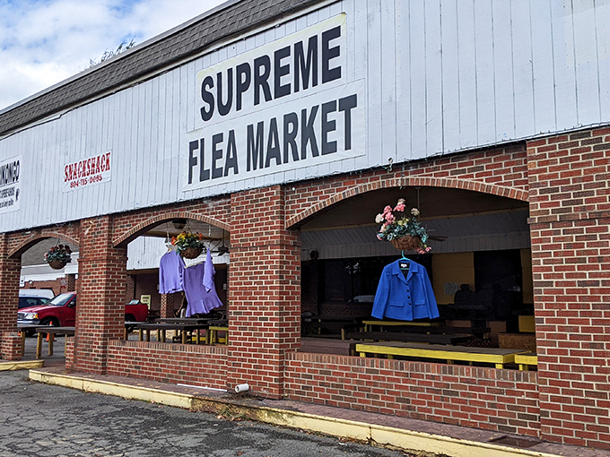 Supreme Flea Market's brick fa&ccedil;ade and colorful window displays offer a hint of the bargains waiting inside.