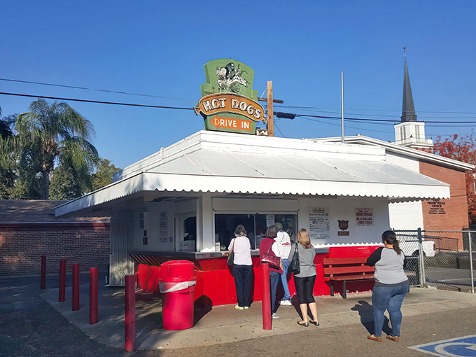 This little white stand proves that the best things come in small, perfectly seasoned packages.