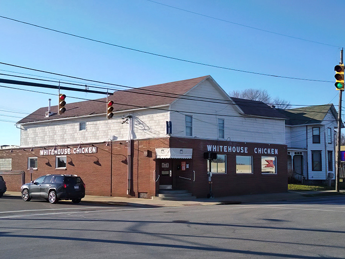 Classic brick and mortar charm meets serious fried chicken business in this no-nonsense neighborhood favorite spot.