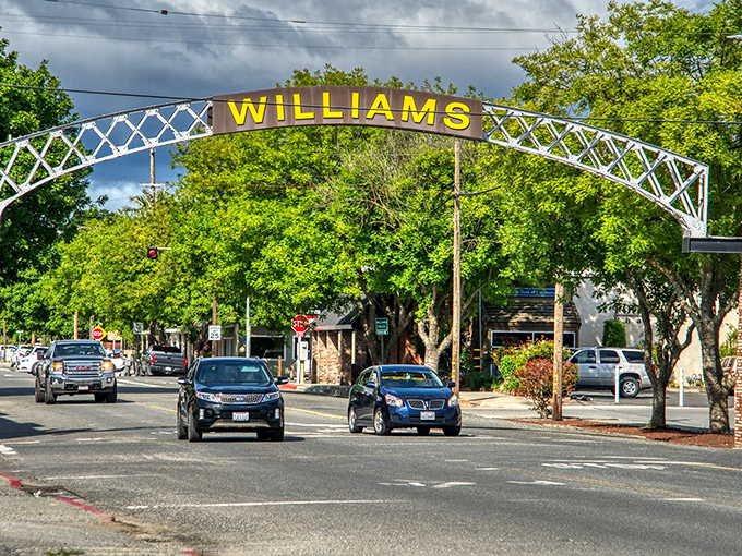 That welcome arch says "Williams" but really means "slow down and stay awhile, friend." 