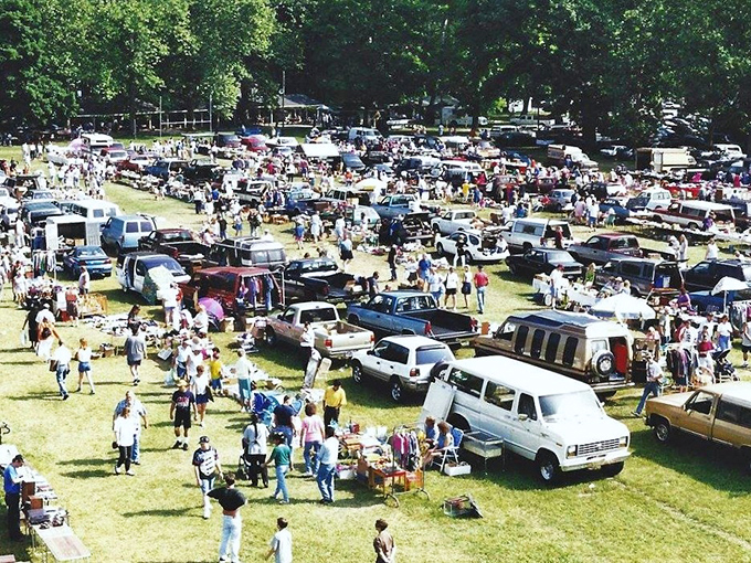 A bird's-eye view of Willow Glen's sprawling wonderland, where vehicles become temporary islands in a sea of bargain hunters.