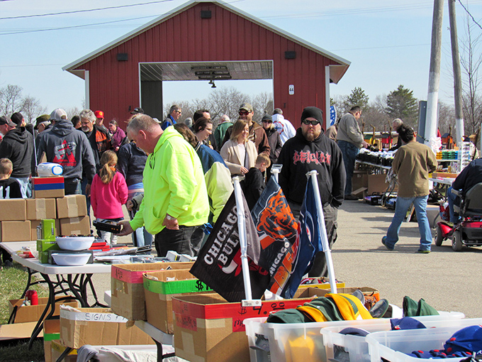 Flea market crowds doing the Wisconsin shuffle&mdash;part bargain hunt, part social hour, all under the watchful eye of a classic red barn.
