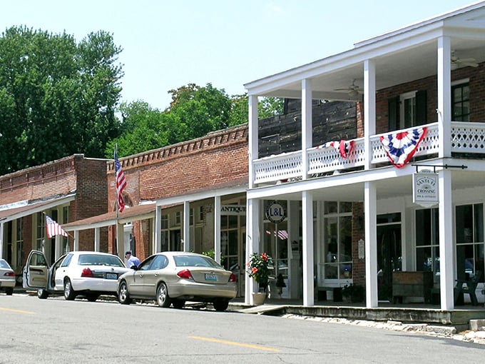 Stars, stripes, and retirement delights! Arrow Rock's patriotic charm offers budget-conscious retirees a slice of Norman Rockwell's America.