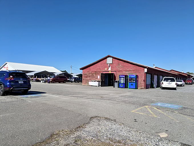 Red barn charm meets treasure-hunting heaven. This covered market keeps the deals flowing even when Mother Nature doesn't cooperate.