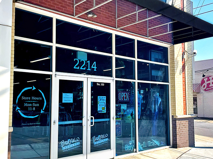 Clean, modern vibes meet vintage charm in this carefully curated secondhand shopping experience.