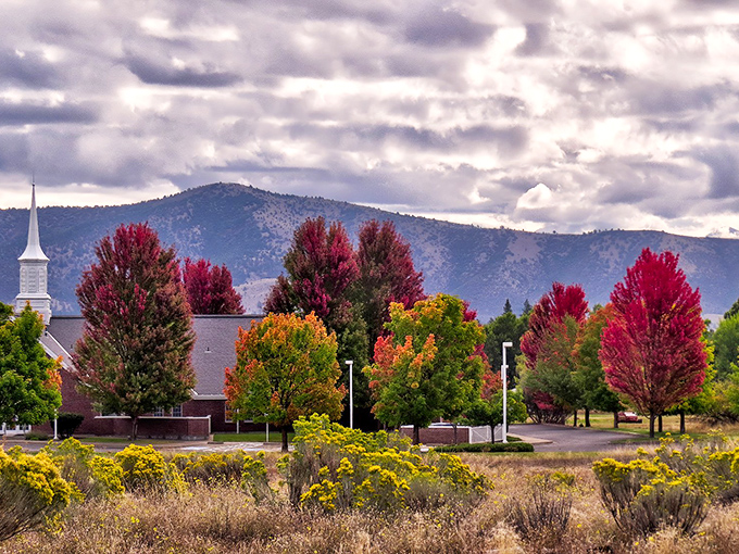 In Etna, autumn colors bring the hills to life, creating a picture-perfect setting against the mountains.